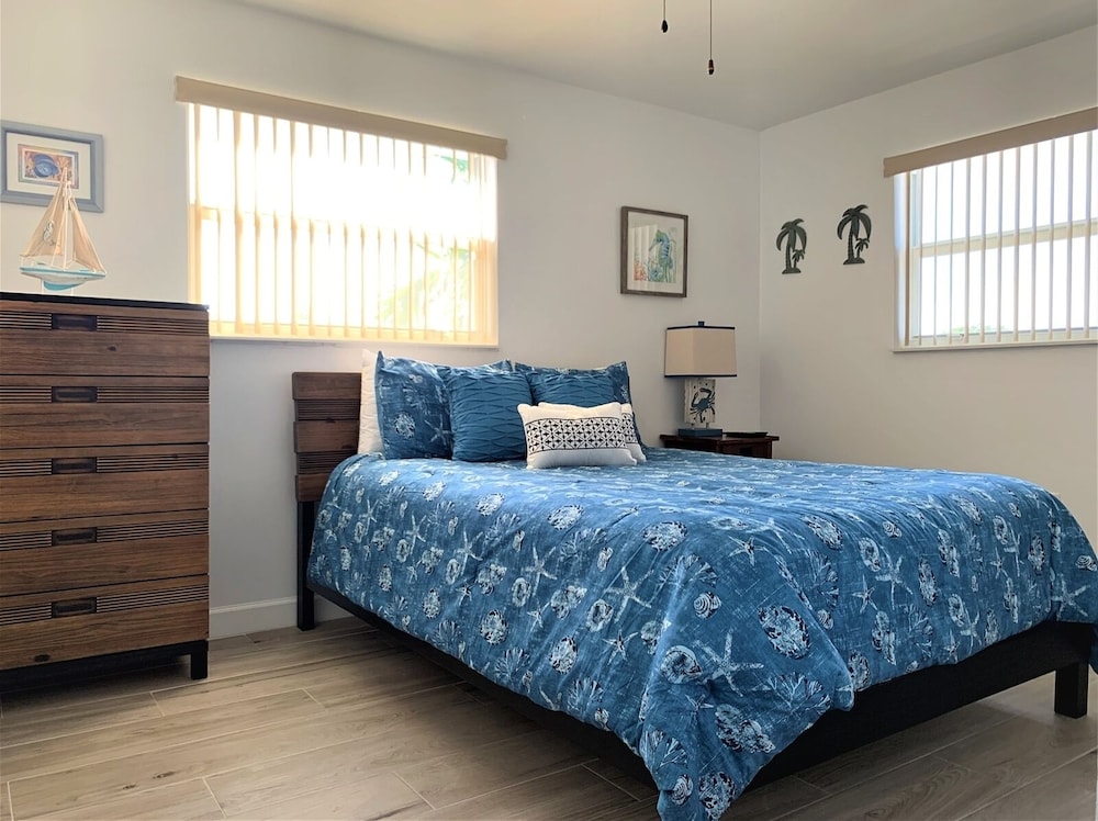 R & K’s Marathon Paradise 2/2 Duplex W/35` Dock & Cabana Club Included - Marathon, FL