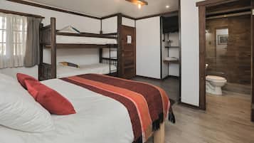 Habitacion estandar 6 | Cofre com capacidade para portátil, secretária