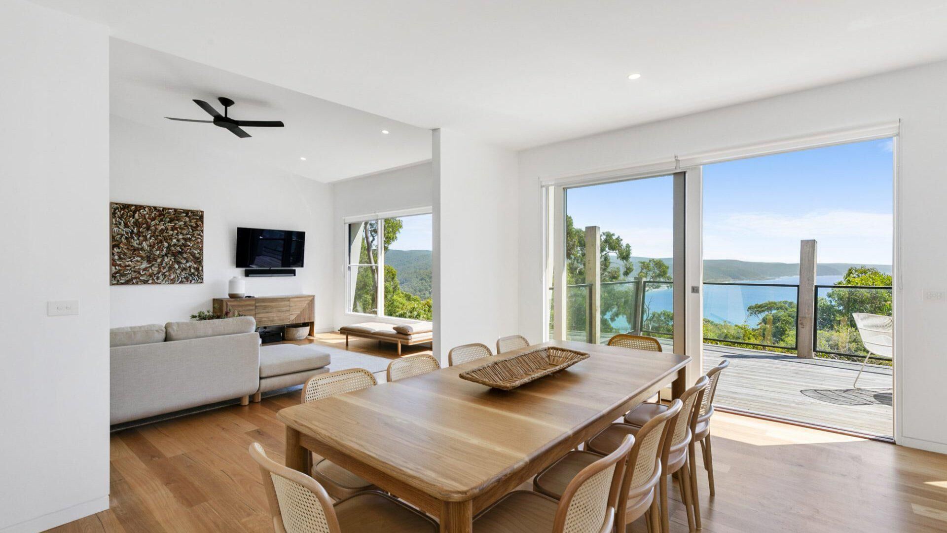 Moonraker - Stunning Views, Brand New Contemporary Beach Home - Lorne