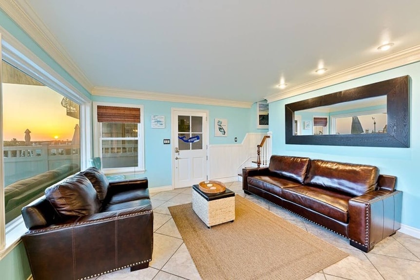 January 10% Off - Waterfront Beach Home W/ Amazing Views, Jacuzzi + Deck - Huntington Beach, CA