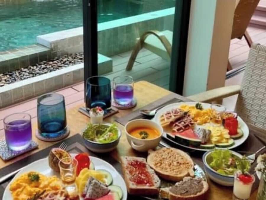 Pequeno-almoço continental diário (399 THB por pessoa)