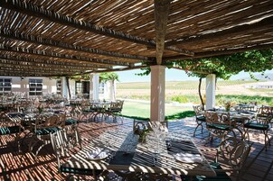 Café da manhã, almoço e jantar; local e internacional 