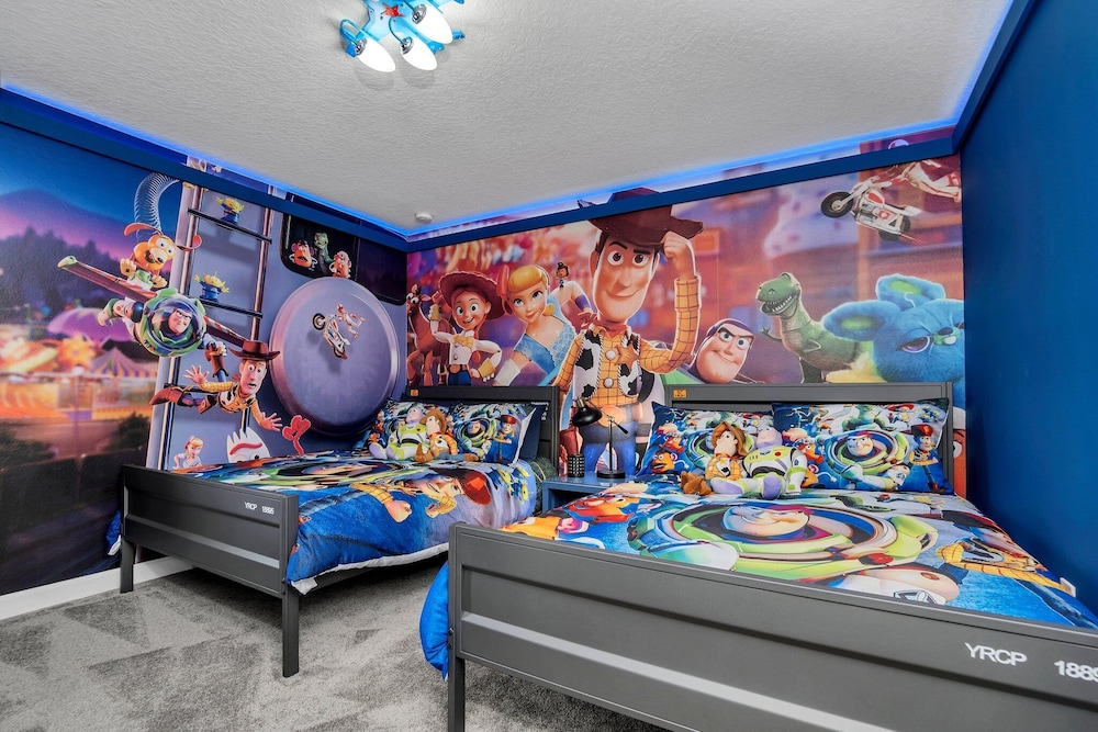 Imagine Your Family Renting This Amazing Mansion On Storey Lake Resort With The Best 5 Star Amenities - Orlando, FL