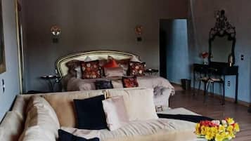 Suite | 1 quarto, com decoração personalizada, com mobília individualizada