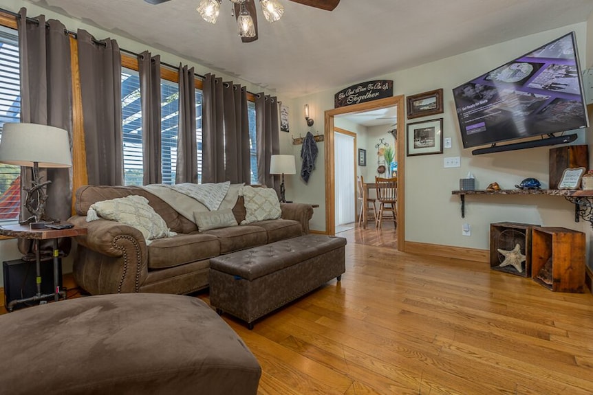 A Must See! 2br Lakefront Home W/ Boats & More! - Dubuque, IA