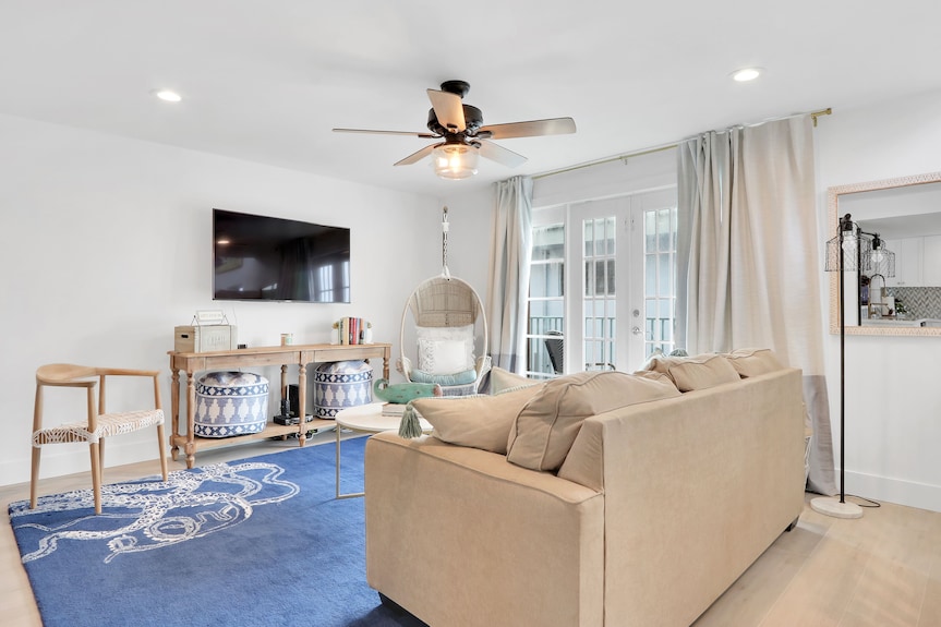 Renovated Townhouse, Few Steps From The Beach - Lauderdale-by-the-Sea Beach, FL