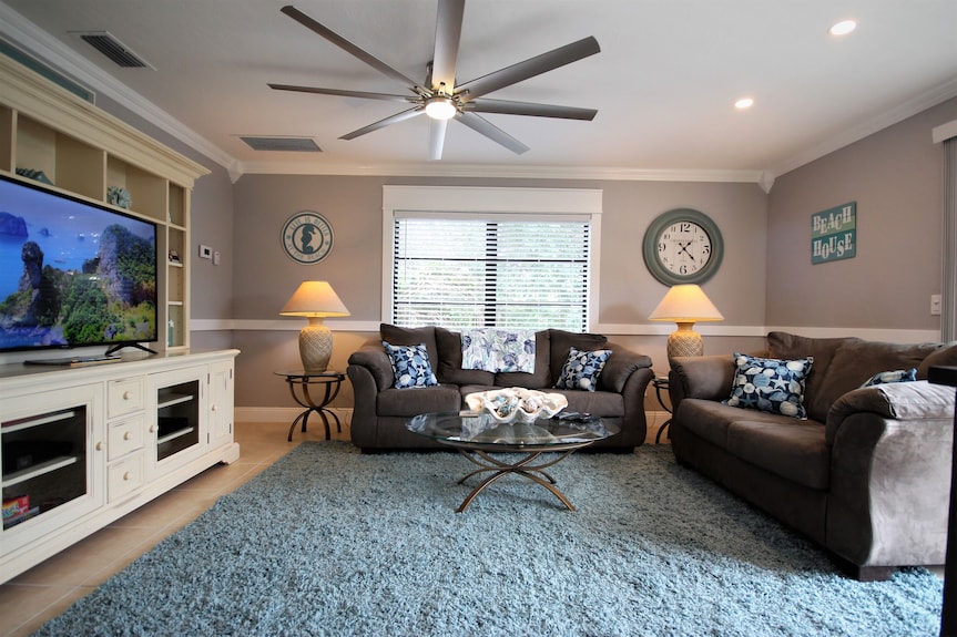 Stylish + Modern 2 Bedroom, 2 Bath. The 'Mermaid Suite'. One Block To The Beach - Fort Myers Beach, FL