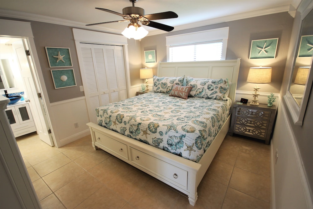 Stylish And Modern 2 Bedroom. The 'Mermaid Suite'. - Fort Myers Beach, FL