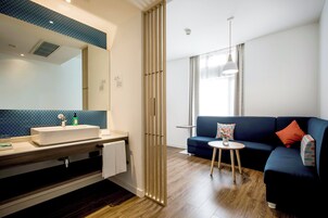 Suite, 1 cama king-size | Cofre no quarto, cortinas/cortinados opacos, quartos insonorizados 