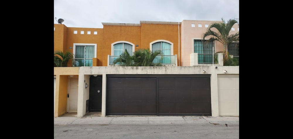 Impresionante Casa De 3 Dormitorios, Excelente Ubicación Segura, Recogida En El Aeropuerto - Cancún