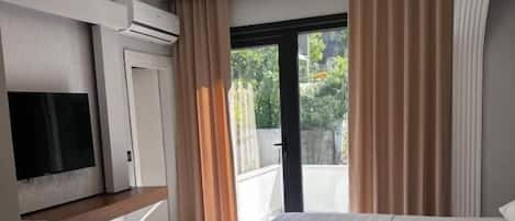Quarto luxo, terraço, vista para o jardim | Roupas de cama premium, frigobar, individualmente decorados