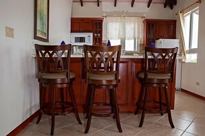 Vila | Cozinha privada | Geladeira grande, fogão, cooktop, chaleira elétrica