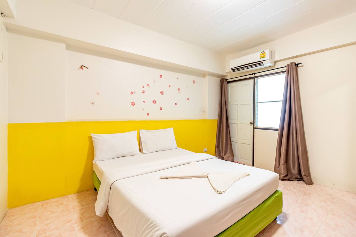 Quarto standard (Queen) | Escrivaninha, Wi-Fi de cortesia, roupa de cama