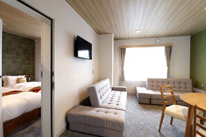 Suite, 1 quarto | Cofre no quarto, secretária, quartos insonorizados, Wi-fi grátis 
