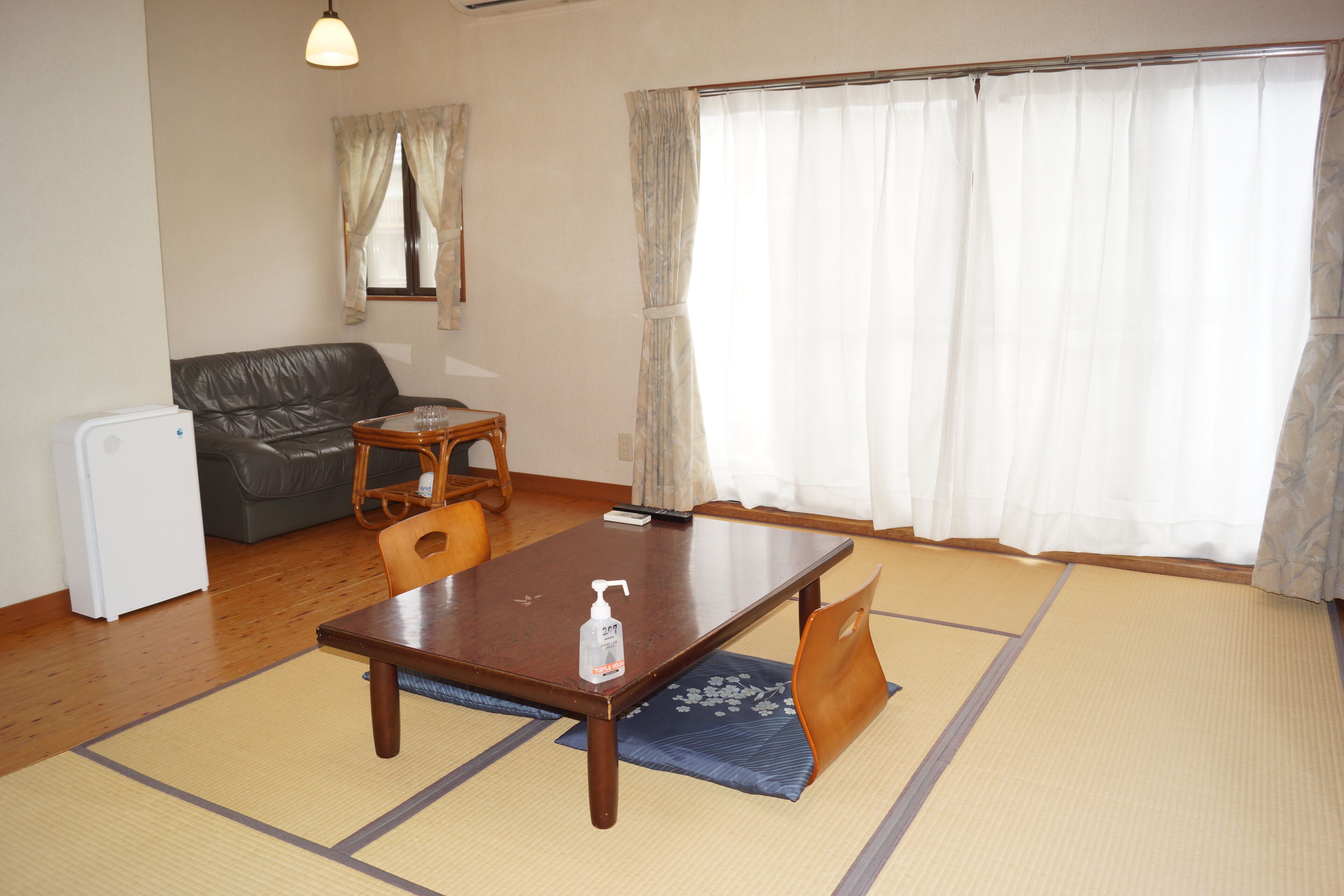 Quarto Tradicional (Japanese Style) | Cofre no quarto, Wi-fi grátis 