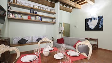 Apartamento Clássico, 1 quarto | Refeições no quarto