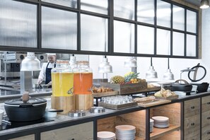 Café da manhã com buffet todos os dias mediante uma taxa
