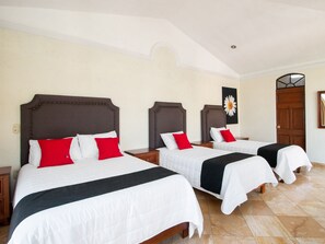 Quarto quádruplo standard | Quartos à prova de som, roupa de cama