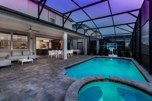 Casa, várias camas (SR010V: 9 Bed, Dinosaurs, Minions, Po) | Piscina | Piscina exterior 