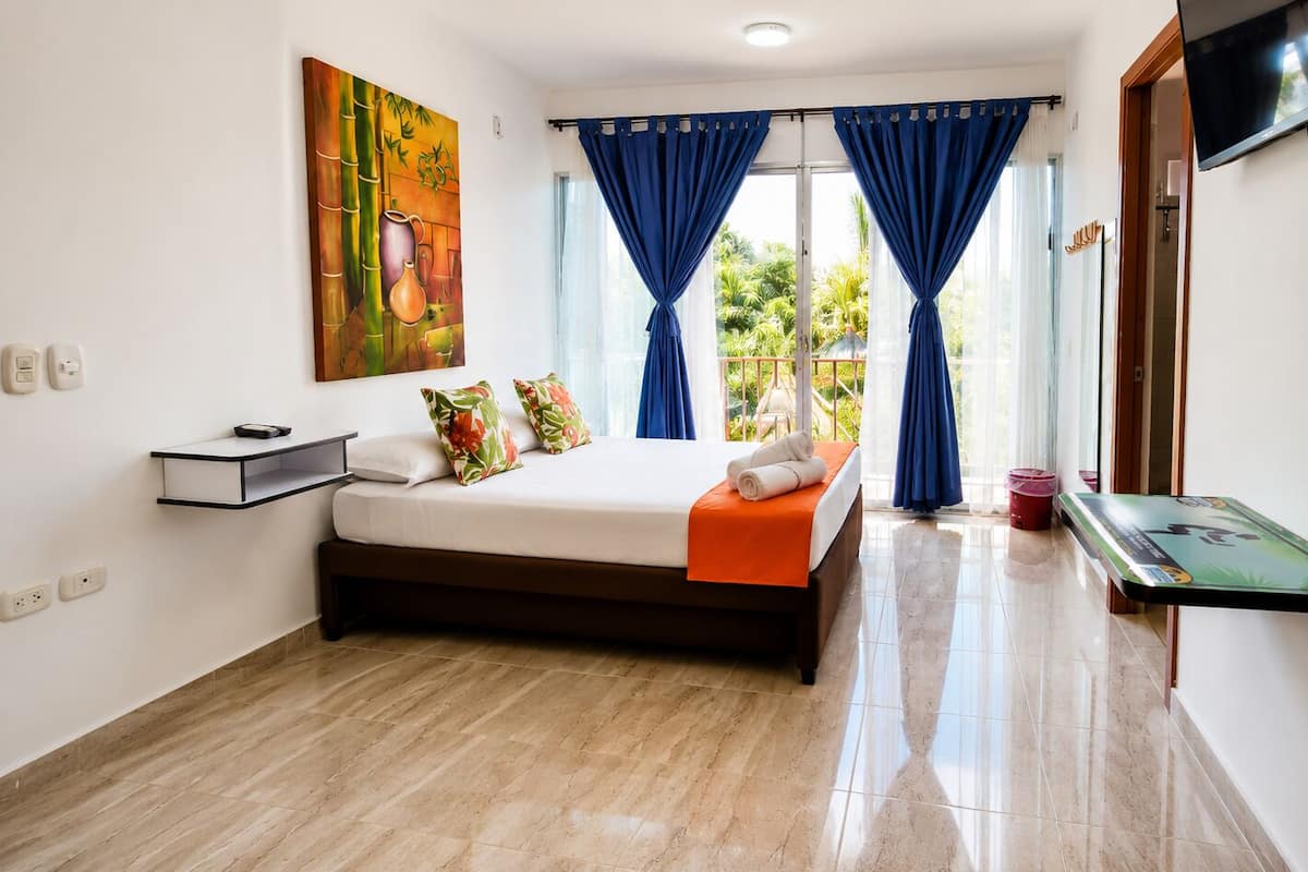 Double Room with Air Conditioning, 2nd Floor | Wi-Fi de cortesia, roupa de cama