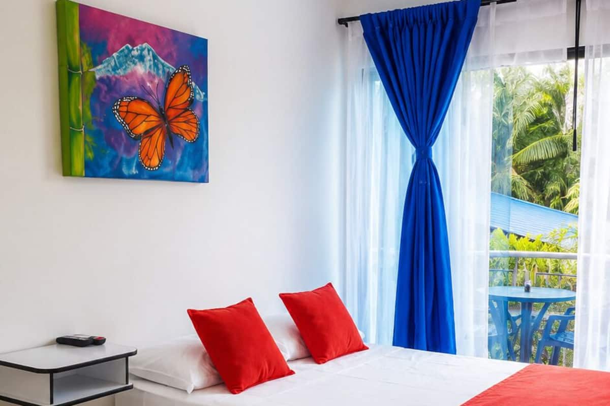 Wi-Fi de cortesia, roupa de cama