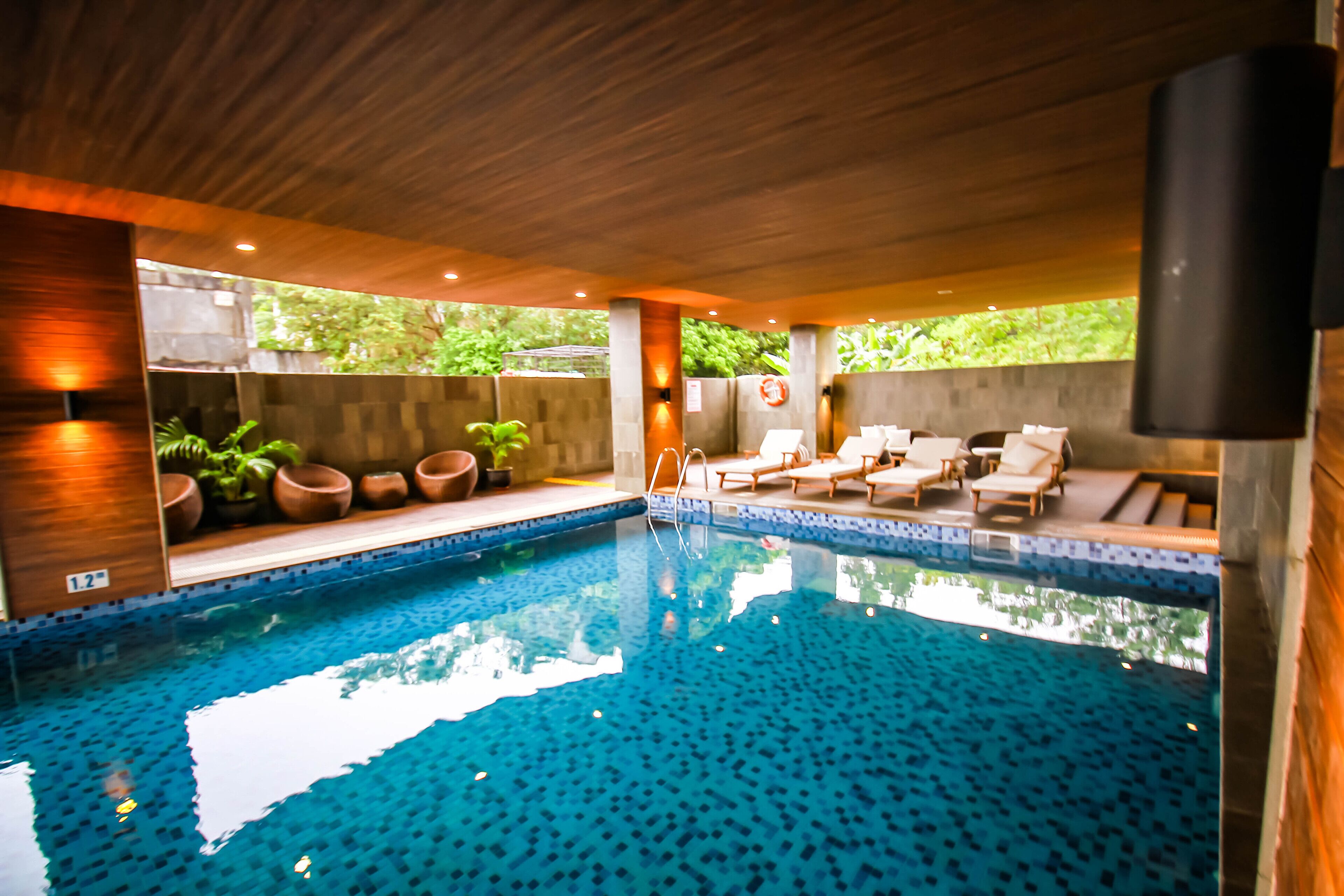 Piscina interior, piscina exterior 