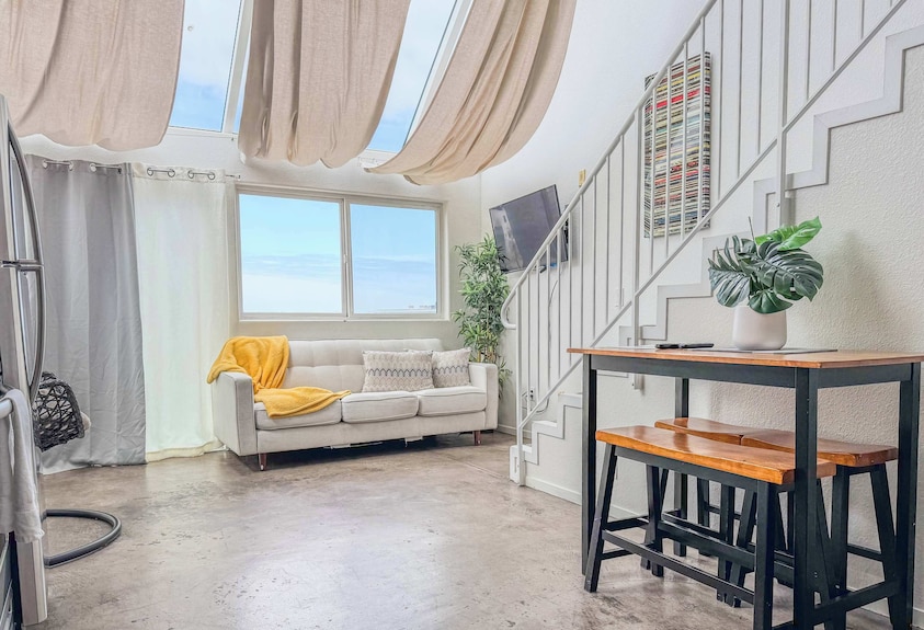 303/c Little Italy Double Balcony Loft /Parking - University Heights - San Diego