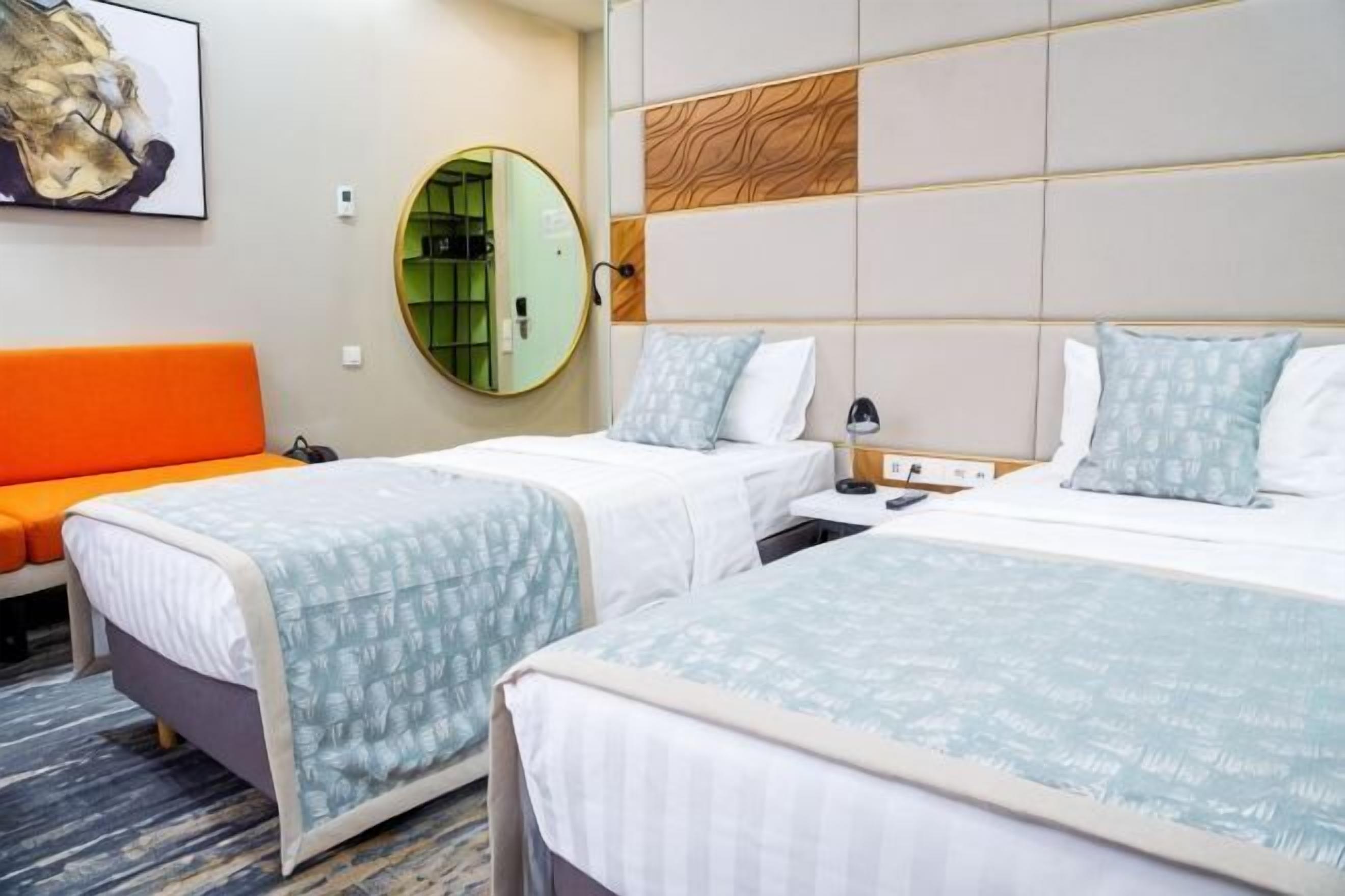 Roupas de cama antialérgicas, frigobar, cofres nos quartos