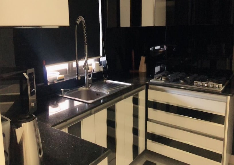 Golf View Luxe Icon Suites - Lahore