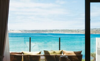 Quarto casal luxo, 1 cama Queen, terraço, vista para o mar | Roupas de cama premium, edredons de pluma, camas com colchões pillow-top