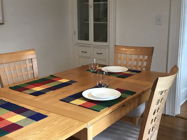 Rosemont 1st Fl: 2br: Sunny Spacious Convenient 21-day Rental March & April '23 - Portland, ME