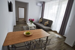 Apartamento urbano | Sala de estar | TV LED 80 cm com canais a cabo, TV