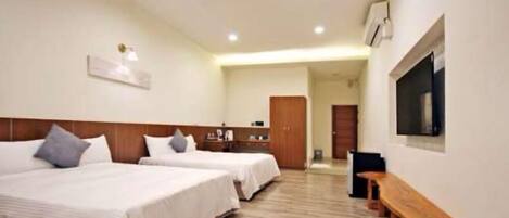 Quarto Familiar | Secretária, cortinas/cortinados opacos, Wi-fi grátis