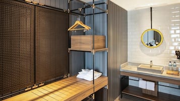 Suite | 1 quarto, cofre no quarto, secretária, quartos insonorizados