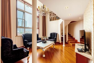 Suite | Secretária, cortinas/cortinados opacos, Wi-fi grátis