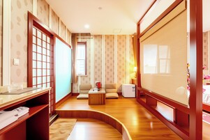Quarto Duplo Superior | Secretária, cortinas/cortinados opacos, Wi-fi grátis