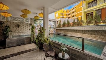 Quarto triplo luxo, vista para a piscina | Vista do quarto