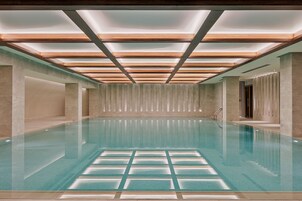 Piscina interior, piscina exterior 