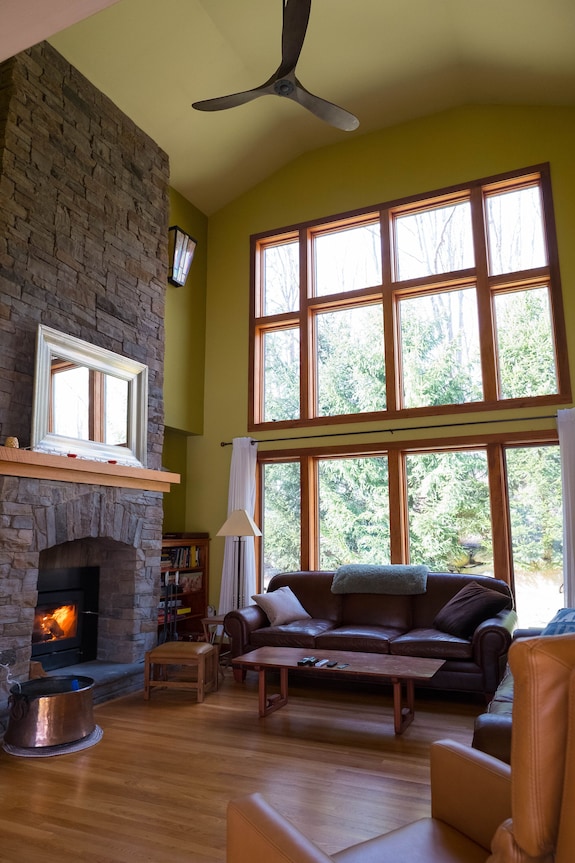 Peaceful & Quiet Lakeside Home With Hot Tub, Pool Table, Fire Pit - Brewster, NY