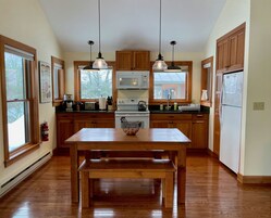 Cabana, 2 quartos, vista para a montanha (Fabulous Four Corners, NotPetFriendly) | Cozinha privada | Geladeira grande, micro-ondas, fogão, cooktop