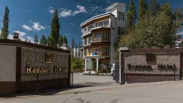 Fachada da propriedade