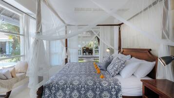 Vila, 1 quarto, vista para a piscina | 2 quartos, cofres nos quartos, escrivaninha, Wi-Fi de cortesia