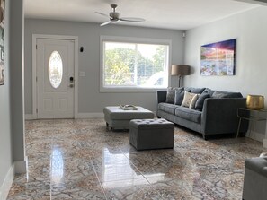 Casa Familiar, 3 quartos, não fumadores, no canto | Sala de estar | Smart TV de 32 de polegadas com canais digitais, televisor, Netflix 