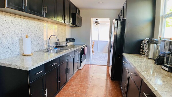 Casa Familiar, 3 quartos, não fumadores, no canto | Cozinha privada | Uma máquina de café expresso, uma cafeteira/bule, uma chaleira elétrica 