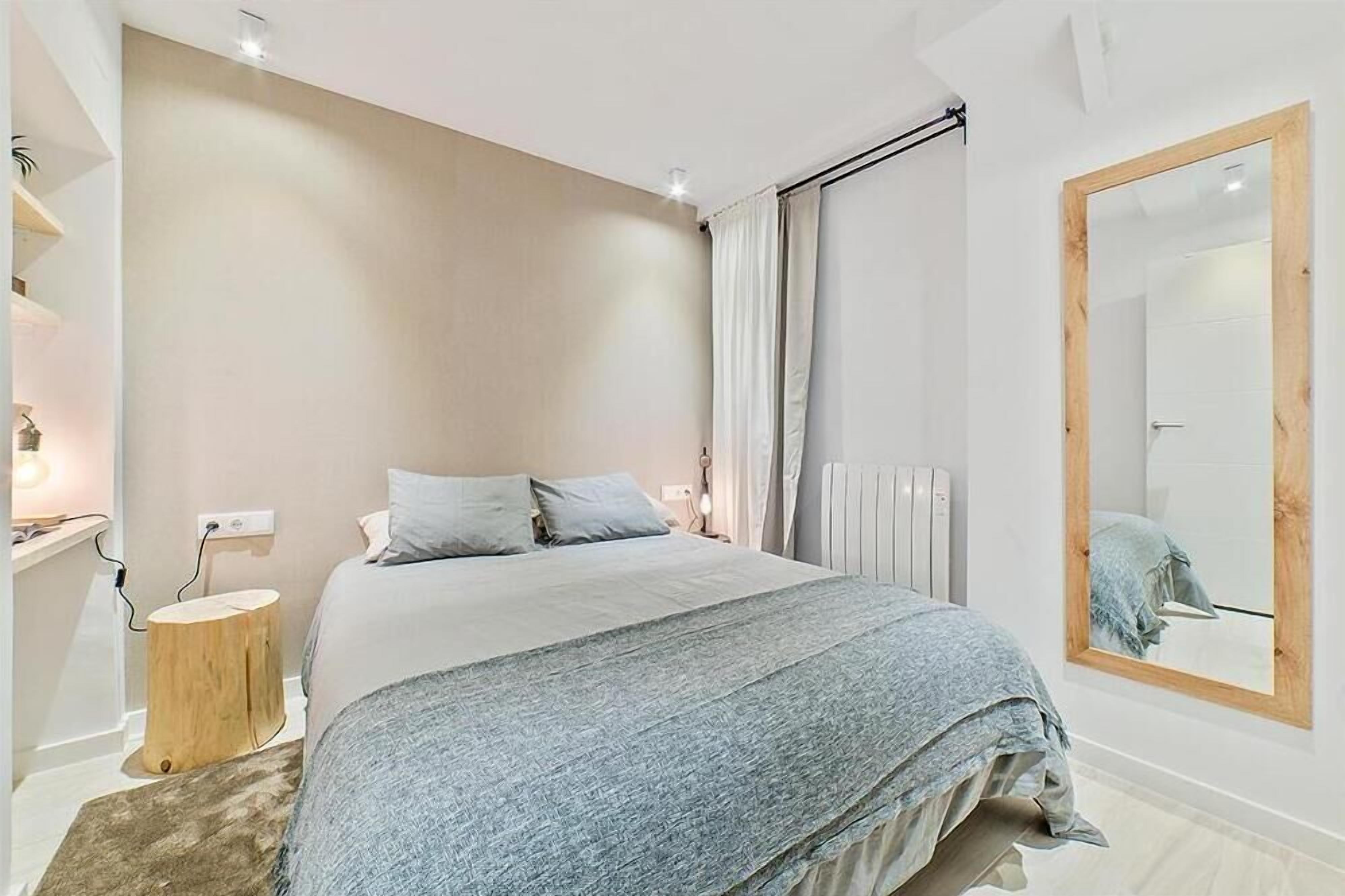 Apartamento Superior, Vista para a cidade | 1 quarto, edredões de penas, secretária 