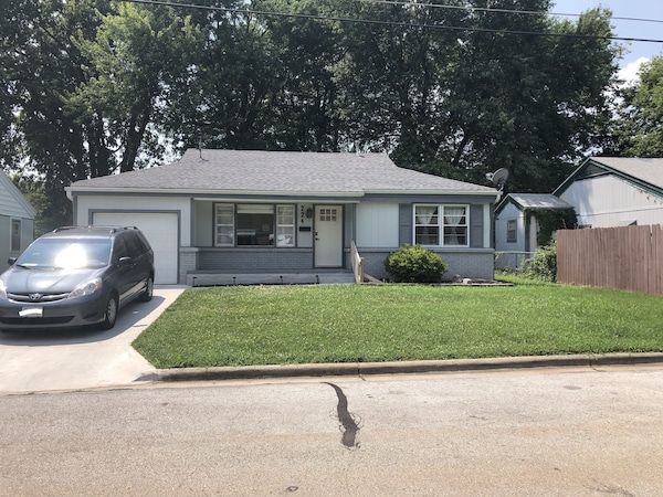 Charming, Cozy, And Centrally Located House - Springfield