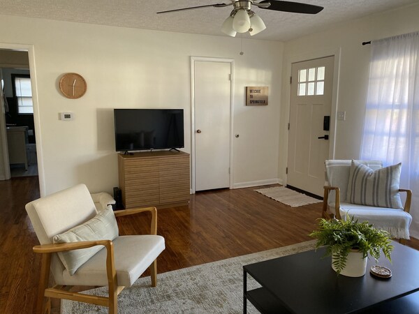 Charming, Cozy, And Centrally Located House - Springfield, MO