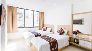 Minibar, cofre no quarto, secretária, quartos insonorizados