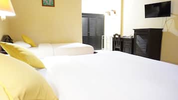 Quarto triplo luxo | Frigobar, cofres nos quartos, Wi-Fi de cortesia