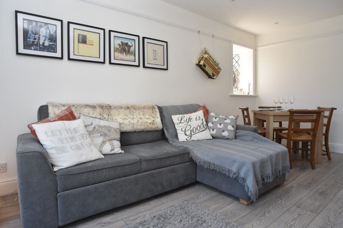 Hythe - Centrally Located Ground Floor Apartment With A Musical Theme - Dymchurch